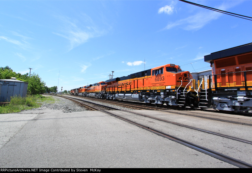 BNSF 6893